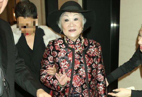 "Sixi" actress broke up with her 26-year-old boyfriend, wore a 24 million diamond ring to marry ...